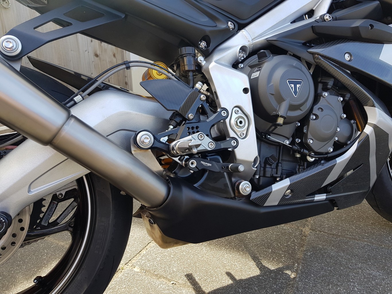 Re: List of all official accessories (and frame sliders saga) - Daytona ...